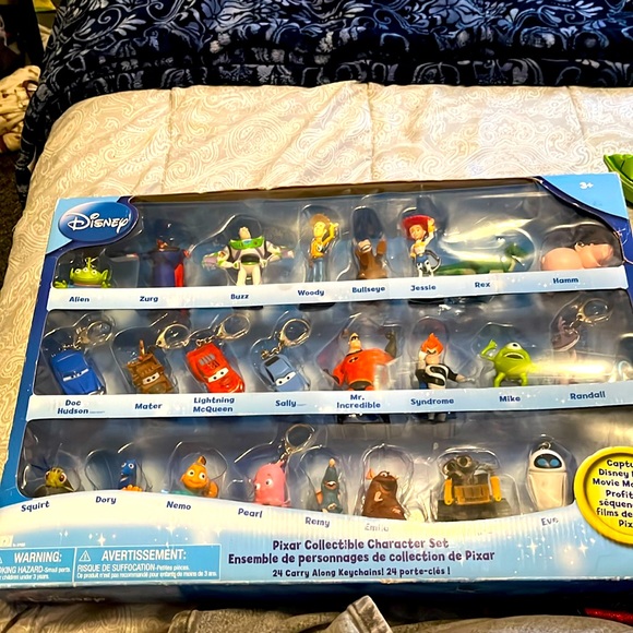 Disney | Other | Disney Pixar Collectible Character Set 24 Key Chains ...